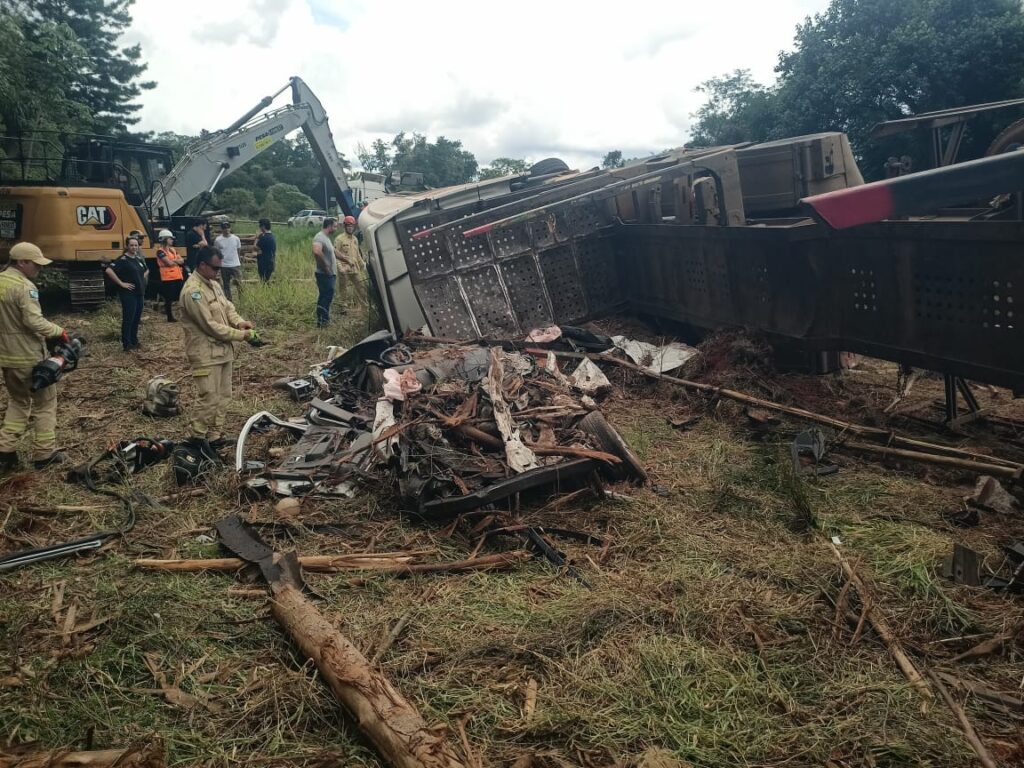 Acidente com caminhão deixa três mortos na PR-340 – P1 News