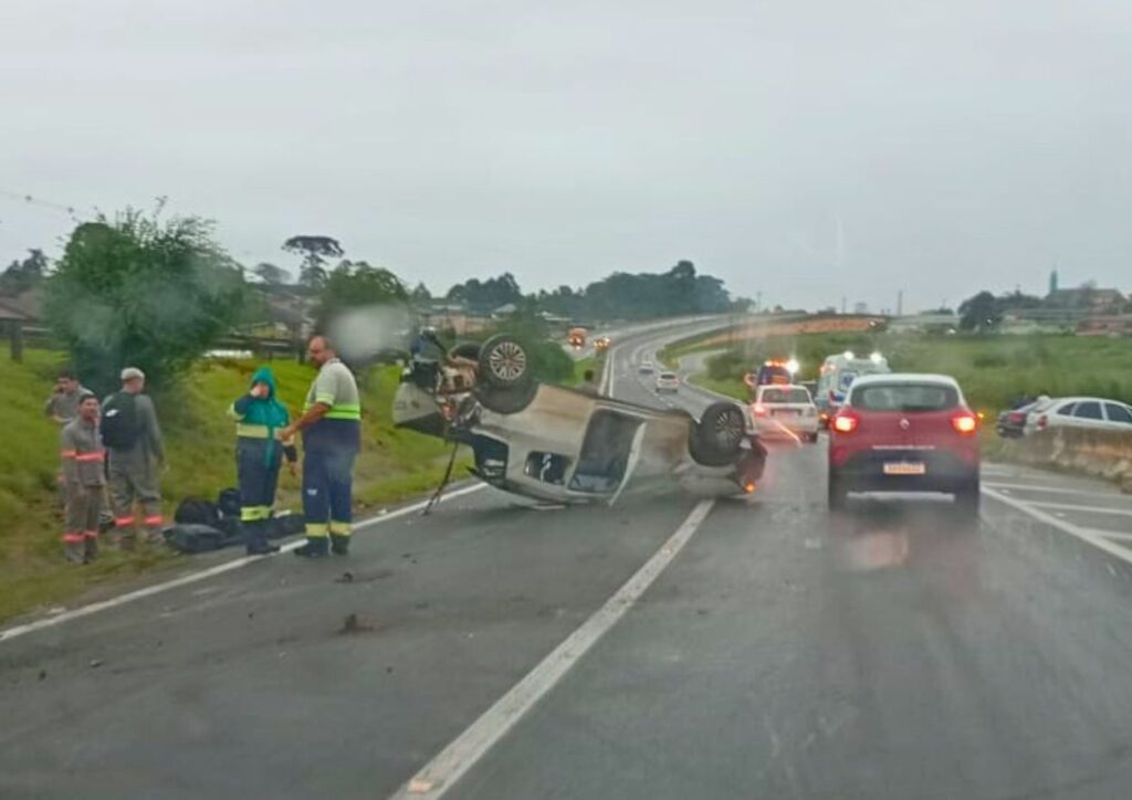 Dois capotamentos são registrados na “Curva da Morte” na PR-151 em Carambeí – P1 News